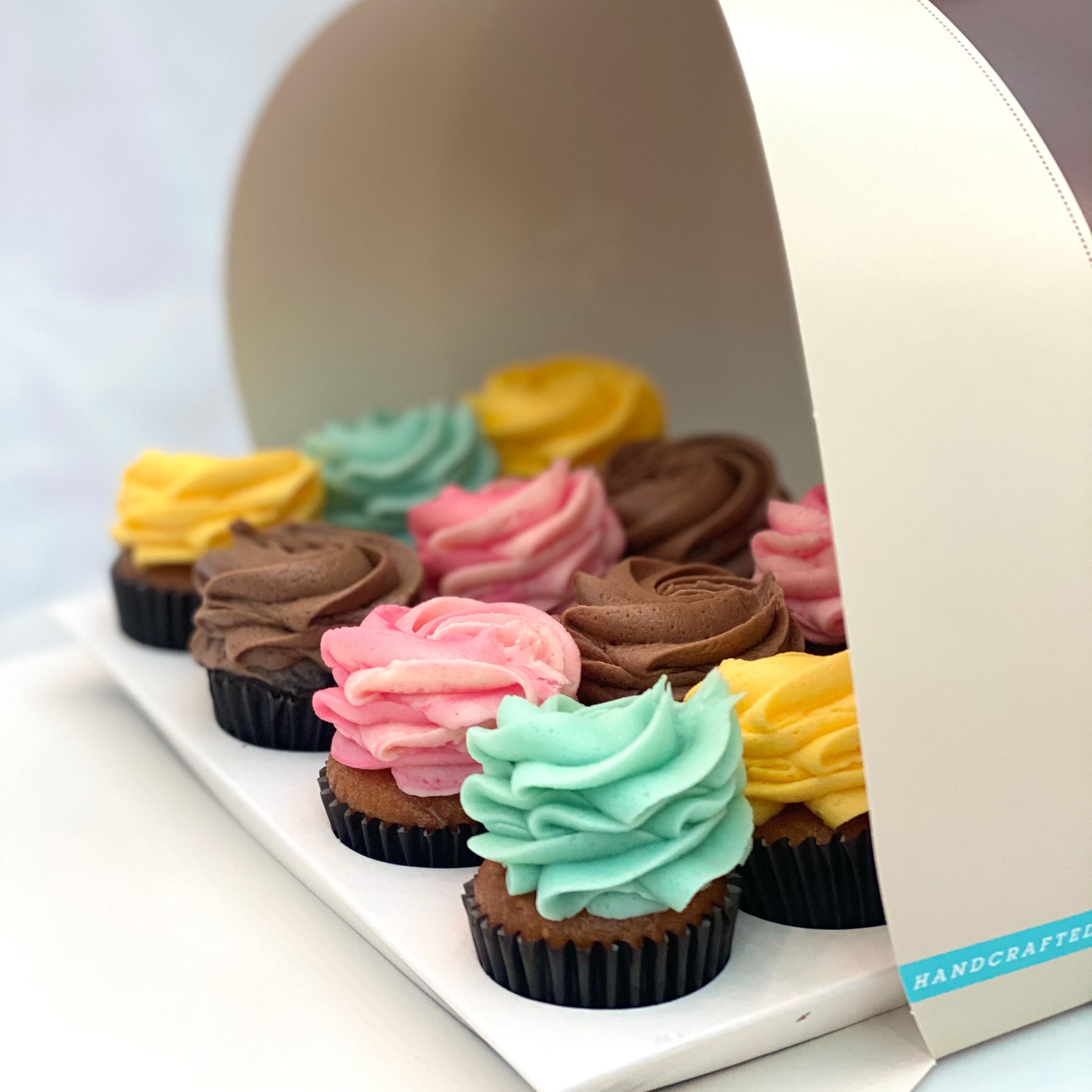 Assorted Mini Cupcakes – Petal Cupcakes