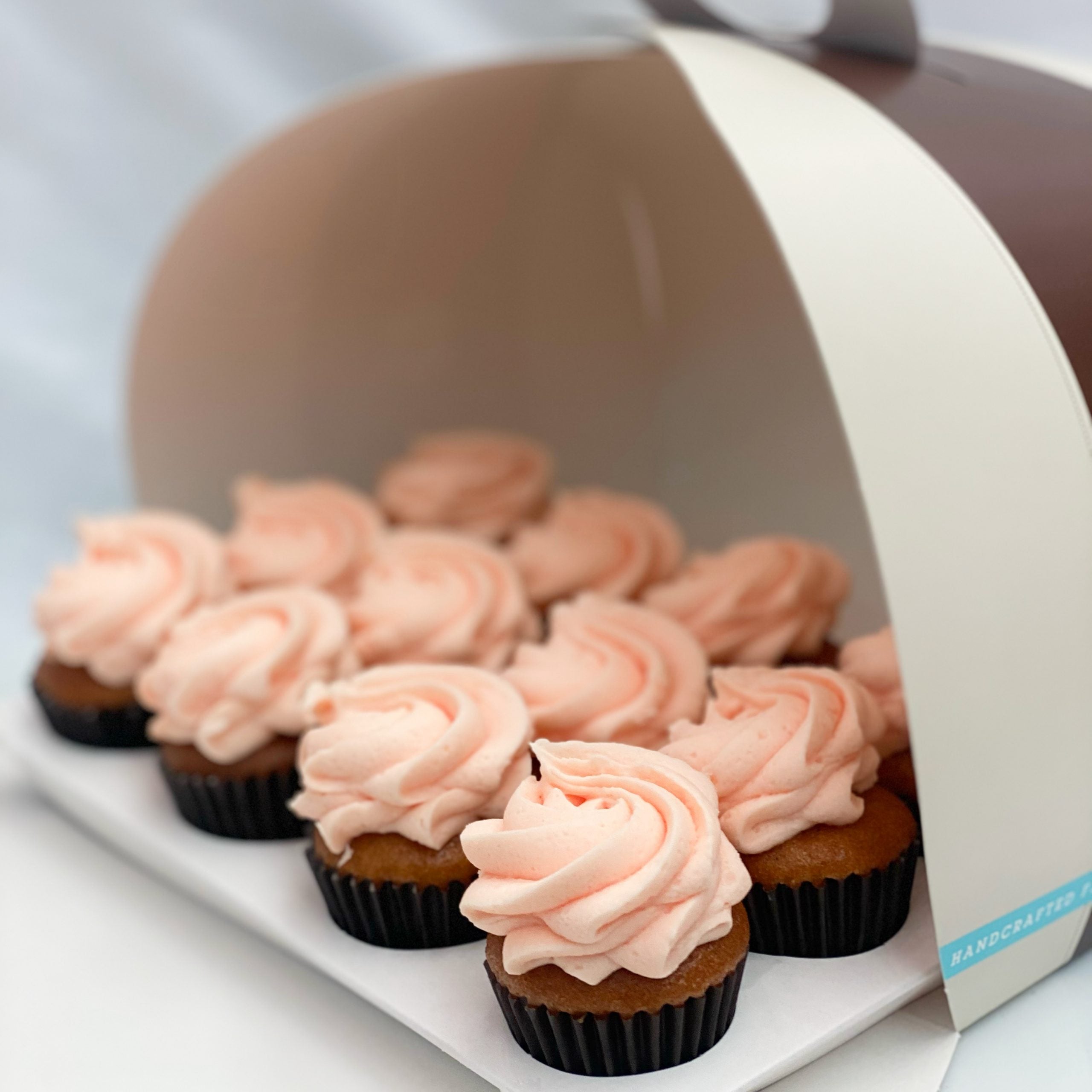 Mini Hawkes Bay Peach Cupcakes 12 Pack – Petal Cupcakes